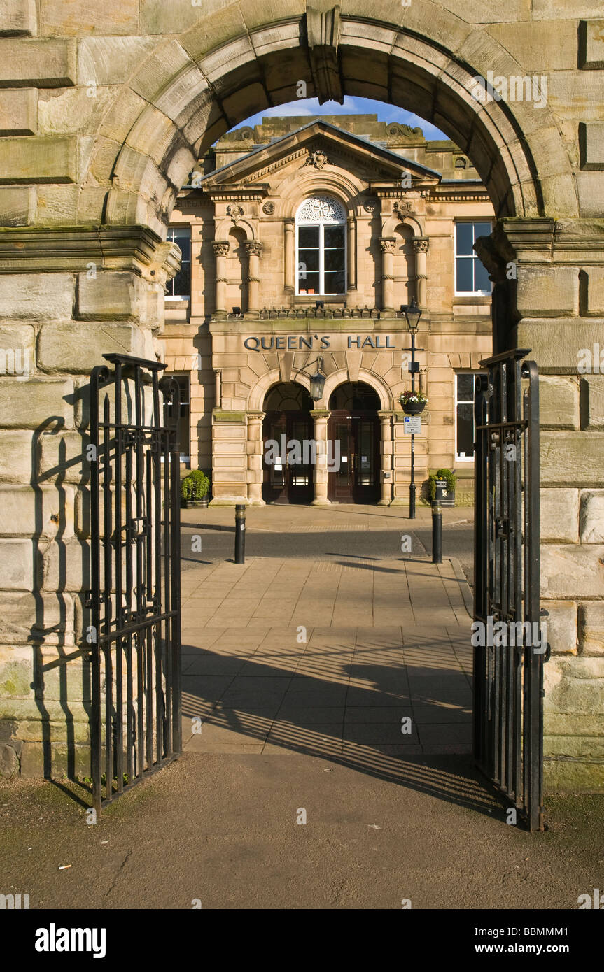 Town hall gates hi-res stock photography and images - Alamy