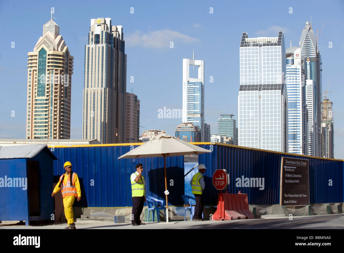 Dubai construction employees hi-res stock photography and images - Alamy