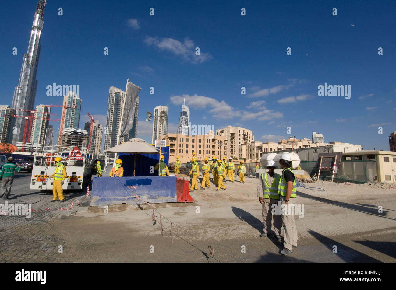 Dubai construction employees hi-res stock photography and images - Alamy