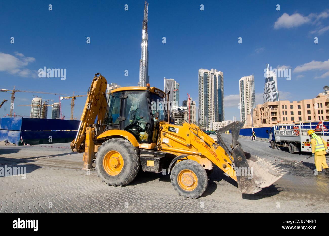 Dubai construction employees hi-res stock photography and images - Alamy