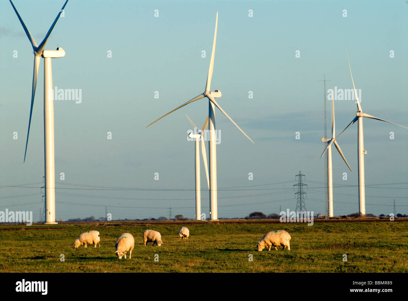 Onshore wind farms hi-res stock photography and images - Alamy