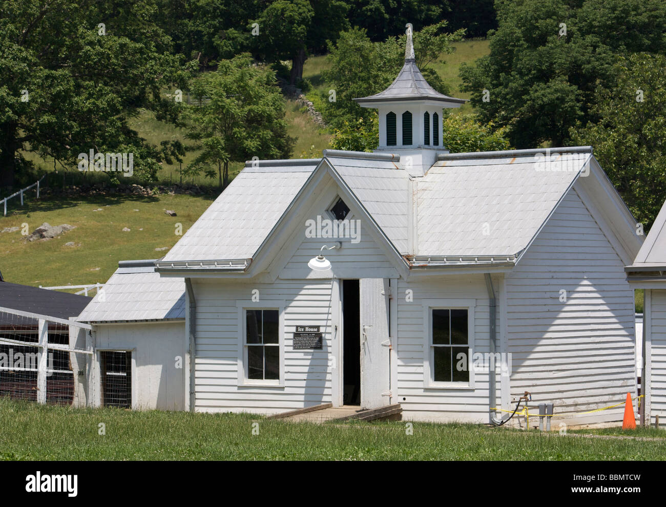 Icehouse hi-res stock photography and images - Alamy