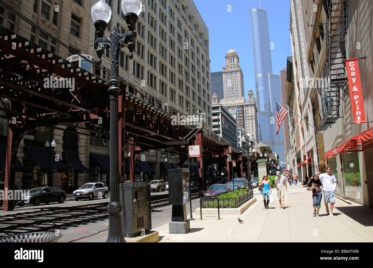 Elevated downtown railroad a Chicago Transit Authority train in the ...
