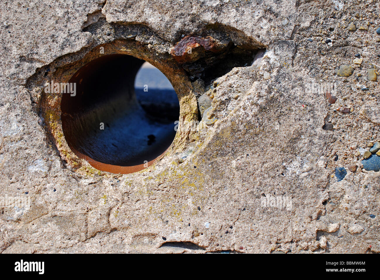 Hole in concrete wall Stock Photo - Alamy