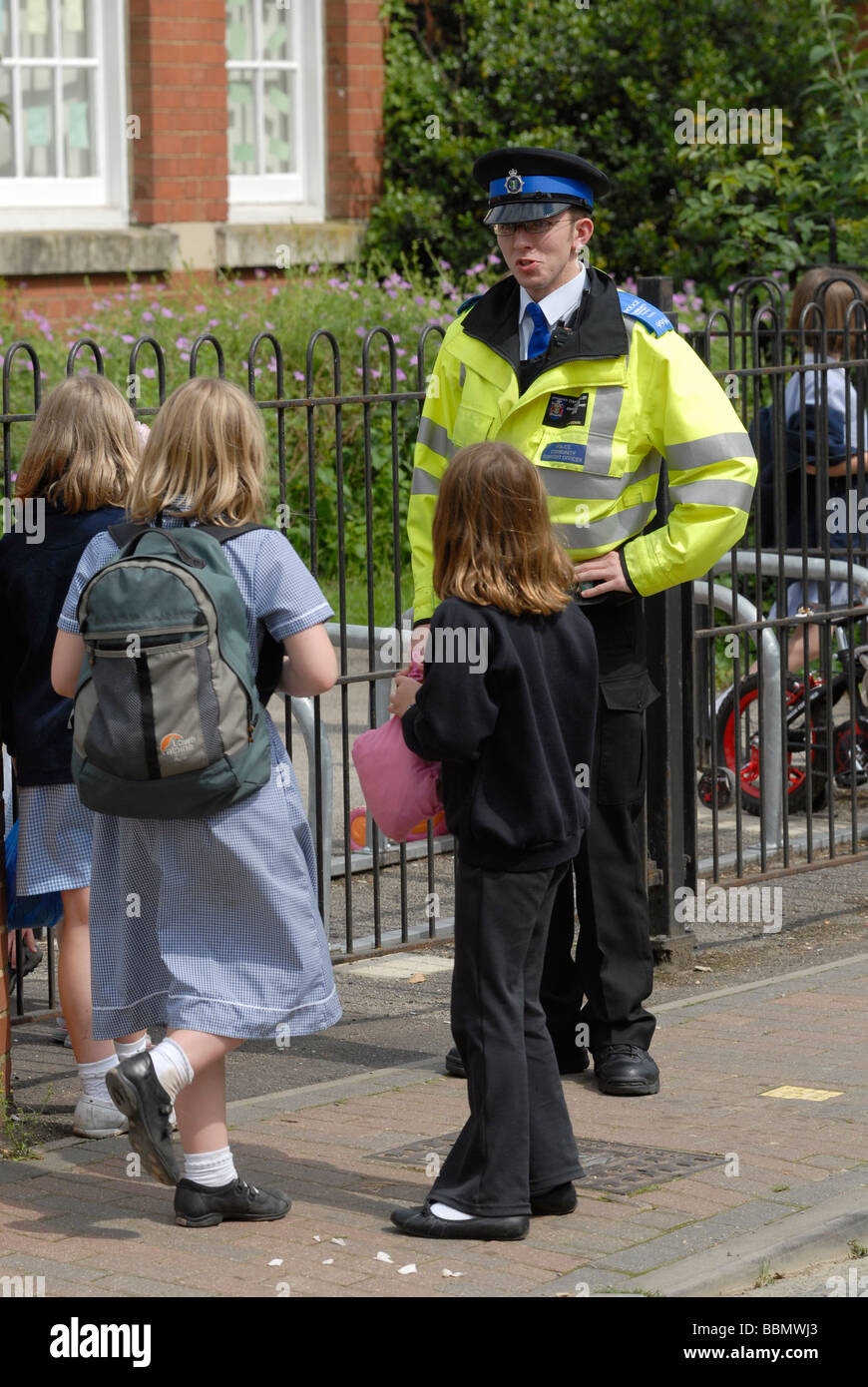 Police officer school children hi-res stock photography and images - Alamy