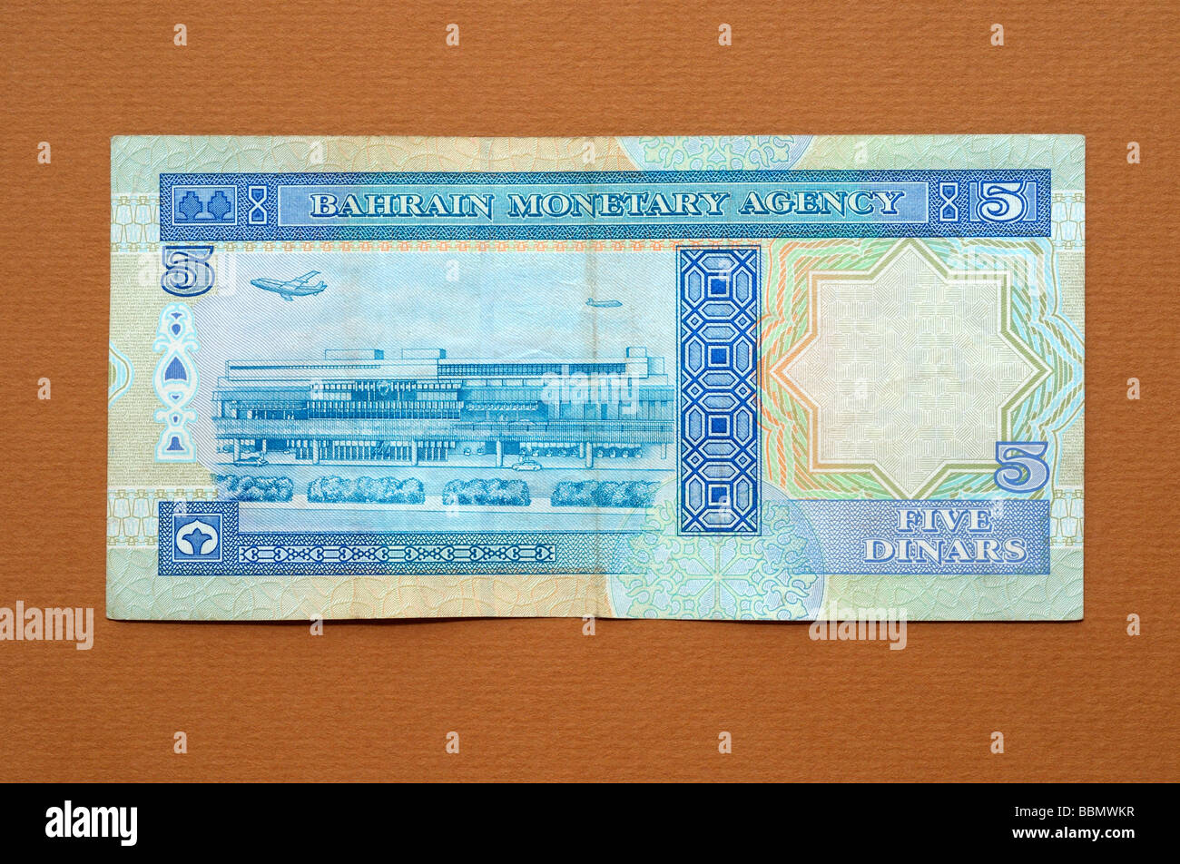 Bahrain 5 Five Dinar Bank Note Stock Photo - Alamy