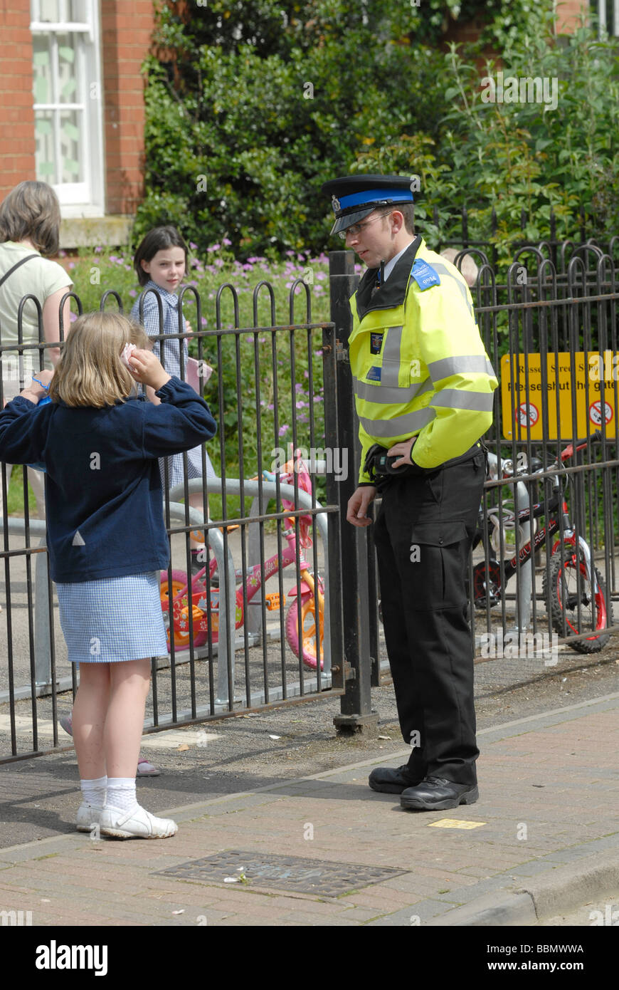 Police officer school children hi-res stock photography and images - Alamy
