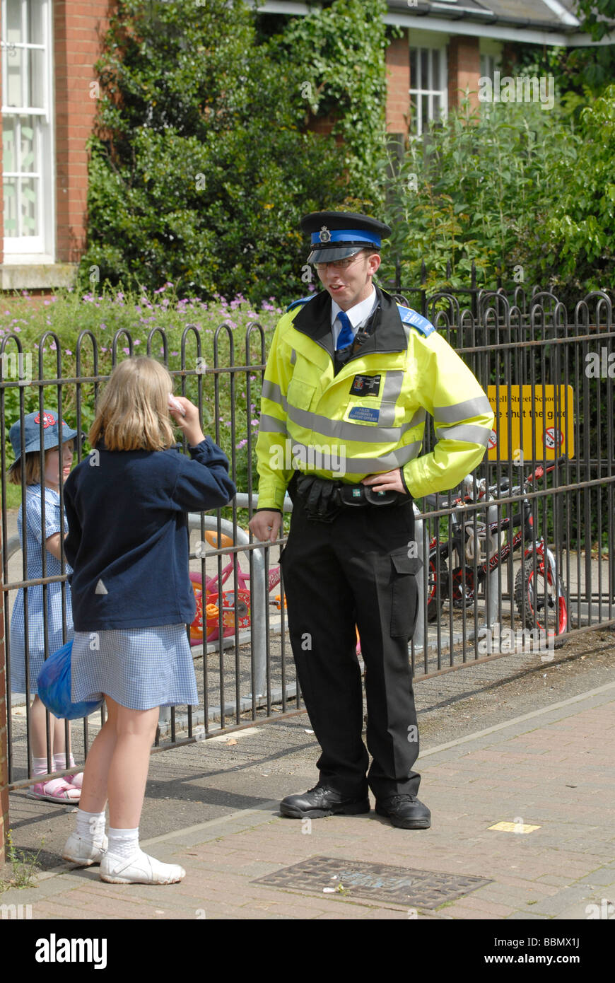 Police officer school children hi-res stock photography and images - Alamy