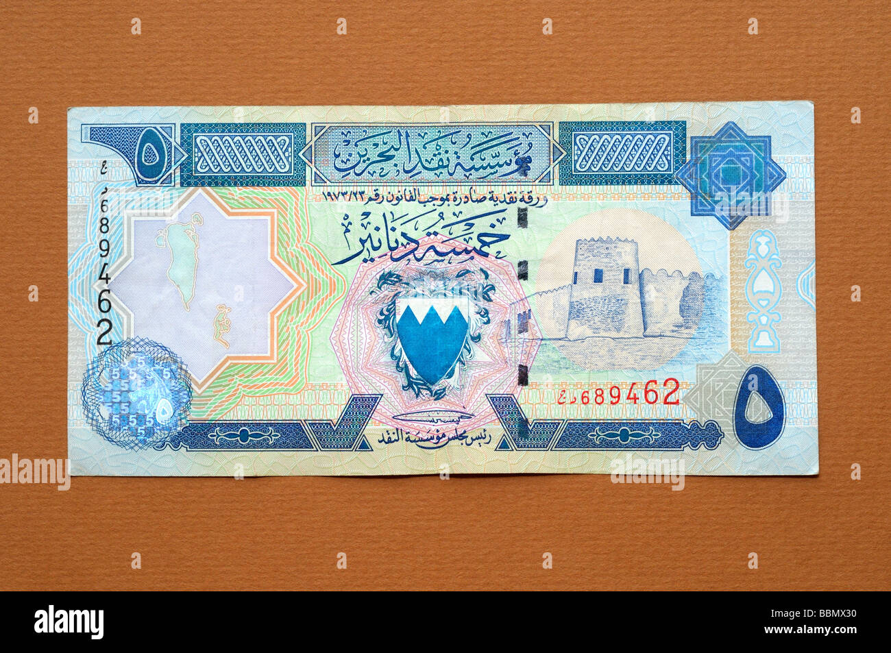 5 dinar note hi-res stock photography and images - Alamy