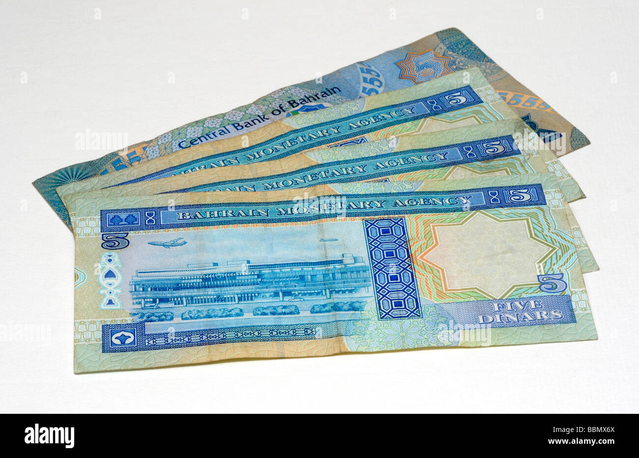 Bahrain 5 Five Dinar Bank Notes Stock Photo - Alamy