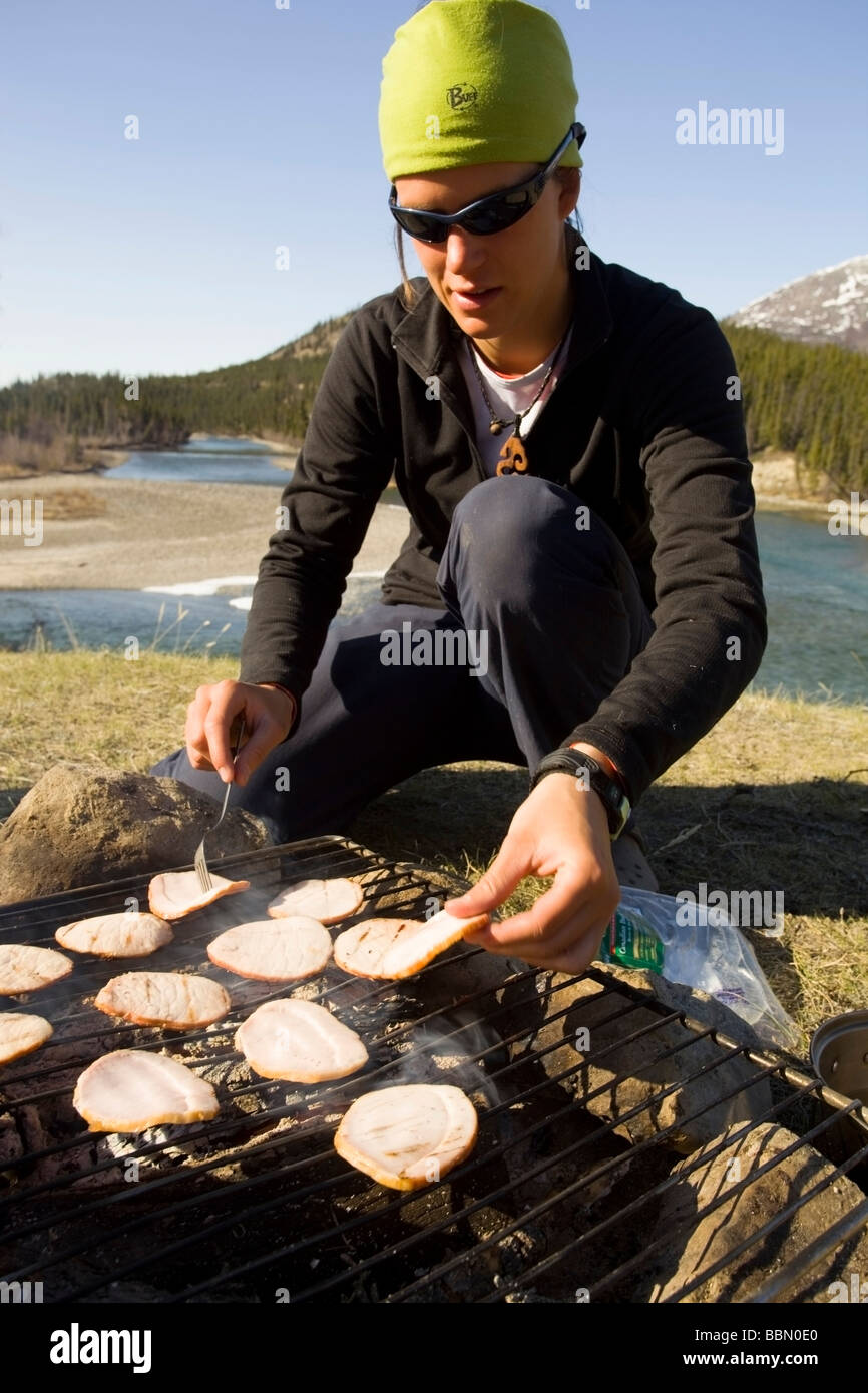 Weibliche grillen hi-res stock photography and images - Alamy