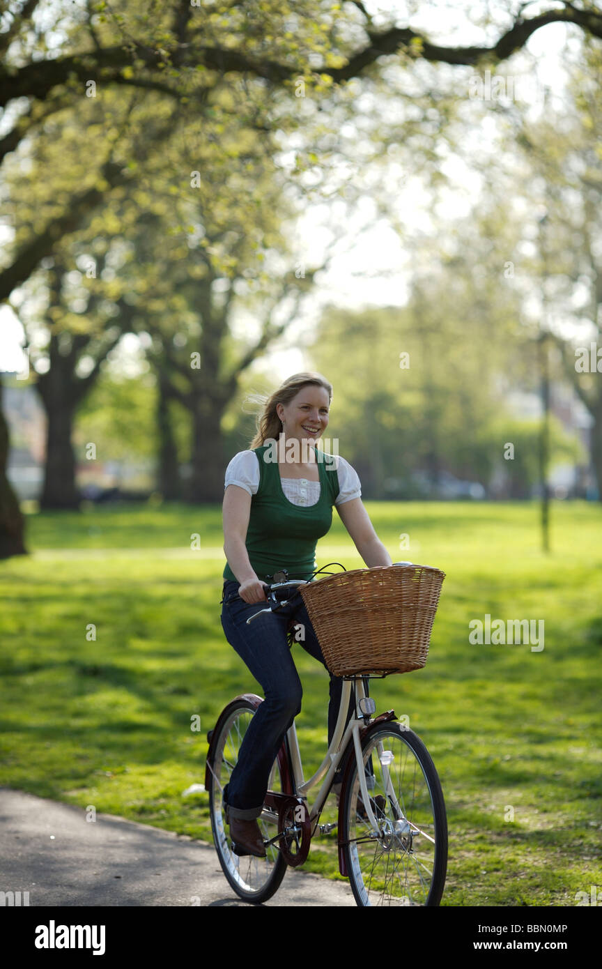 Bicycle park london hi-res stock photography and images - Alamy