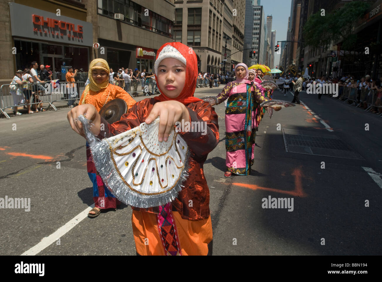 Filipino Americans from the tri state area march in the Philippines ...