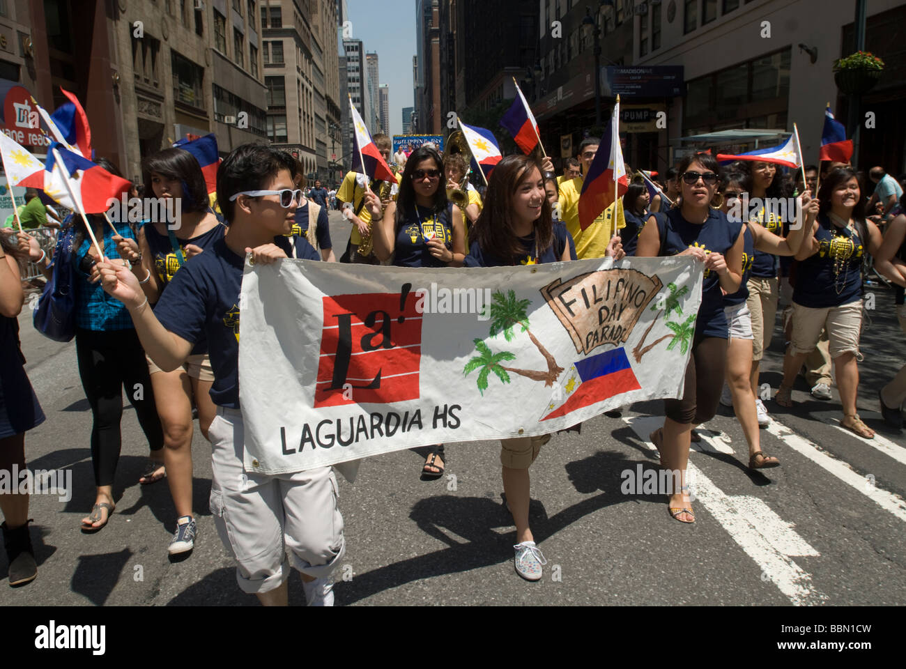 Filipino Americans students from LaGuardia High Schoold march in the ...