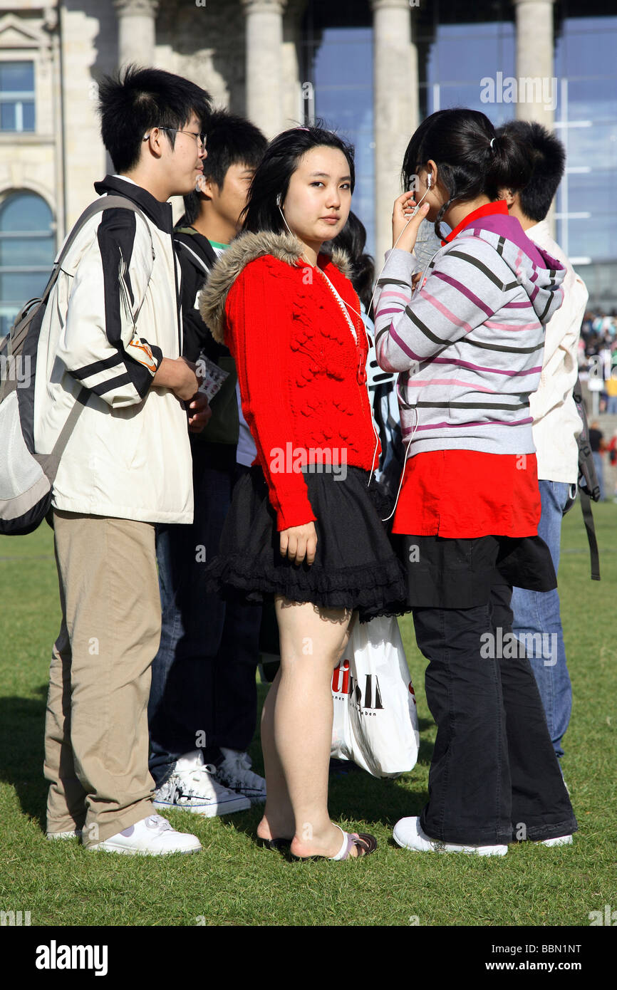 Asian tourists in front of Reichstag, Berlin, Germany Stock Photo - Alamy