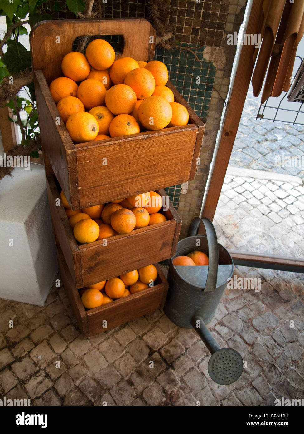 fresh oranges on display Stock Photo - Alamy