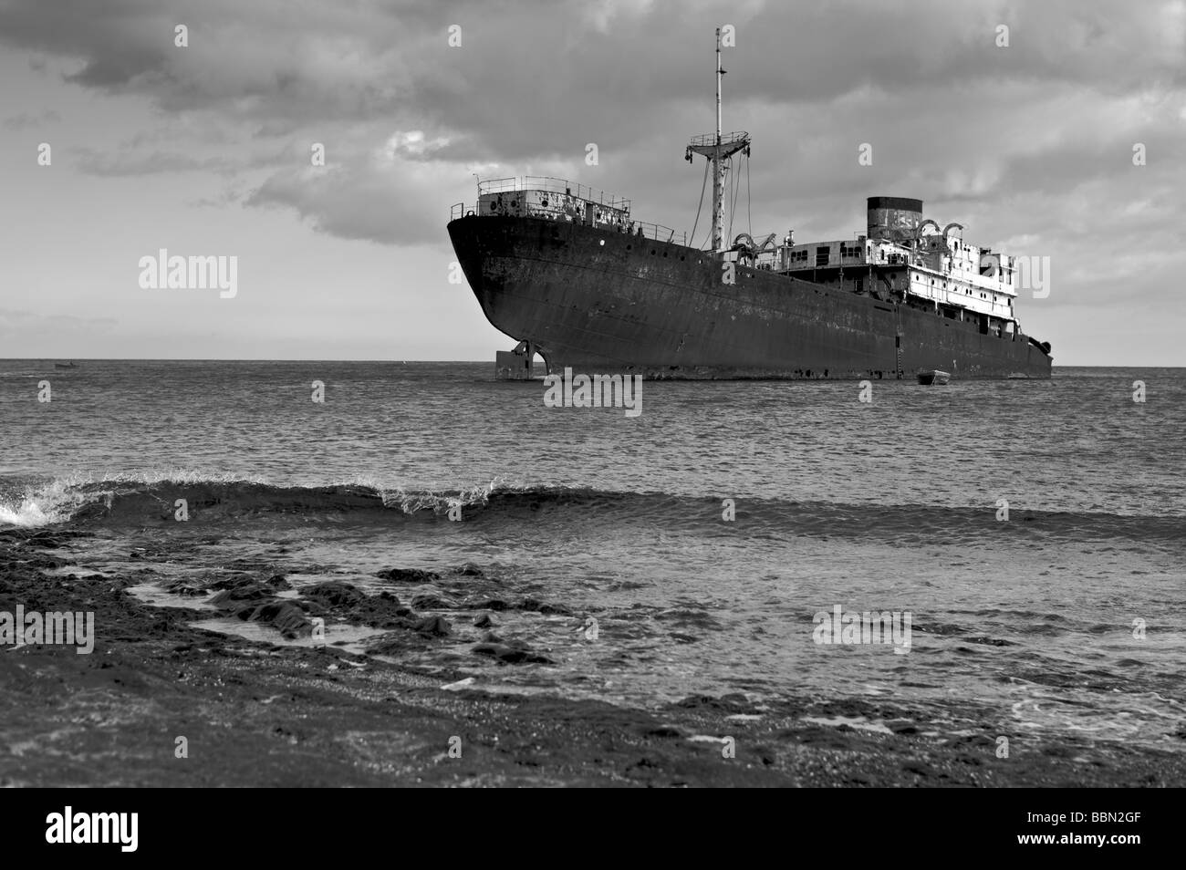 Ocean shipwreck Black and White Stock Photos & Images - Alamy