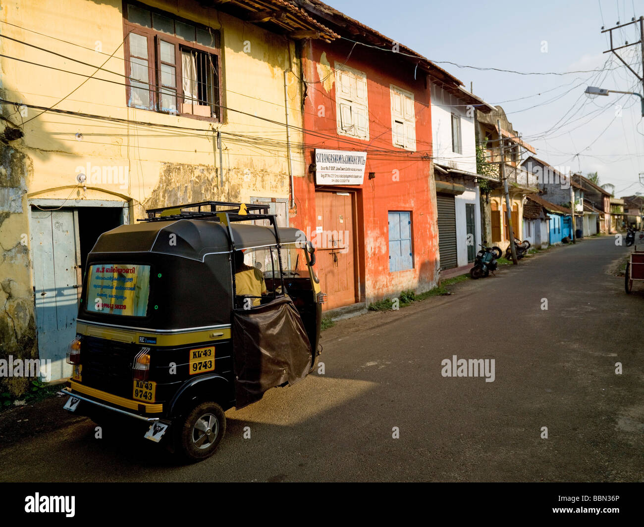 Run down shop fronts hi-res stock photography and images - Alamy