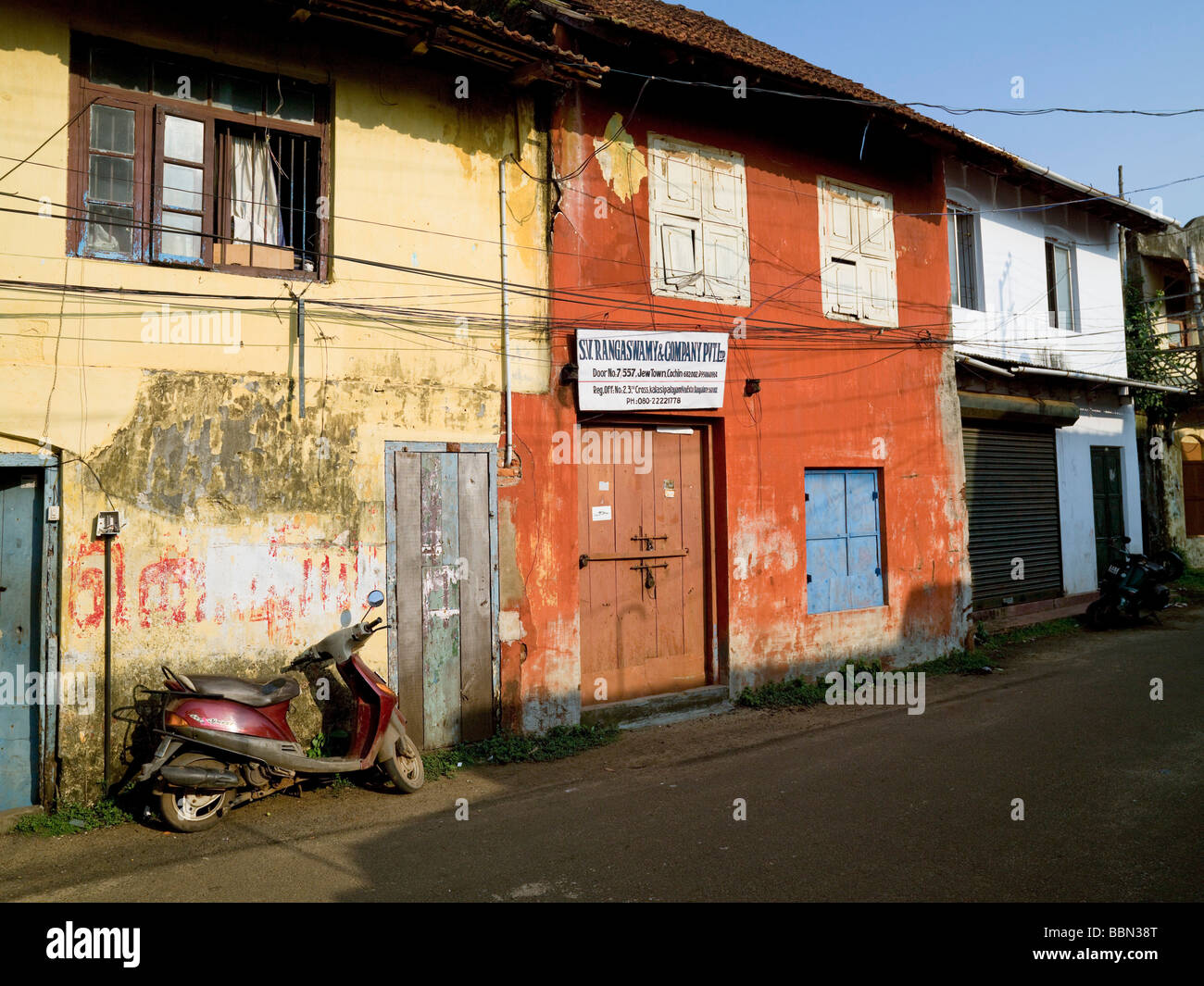 Jewtown,Cochin,Kerala,India;Run down shop front Stock Photo - Alamy
