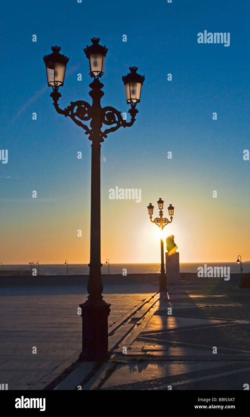 Waterfront promenade in the evening hi-res stock photography and images ...