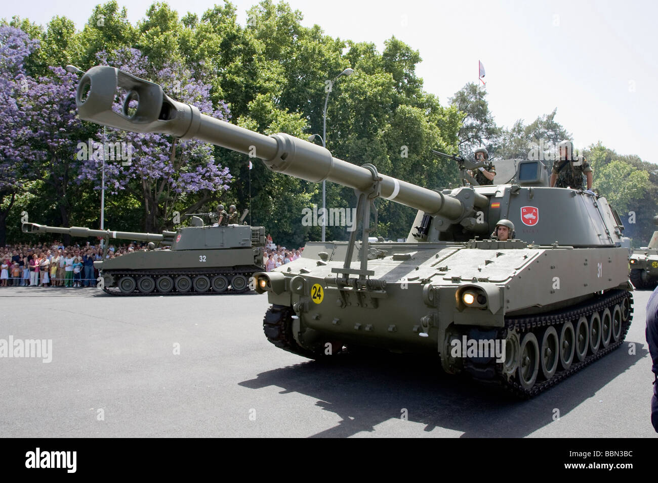 Self propelled howitzer m109 hi-res stock photography and images - Alamy