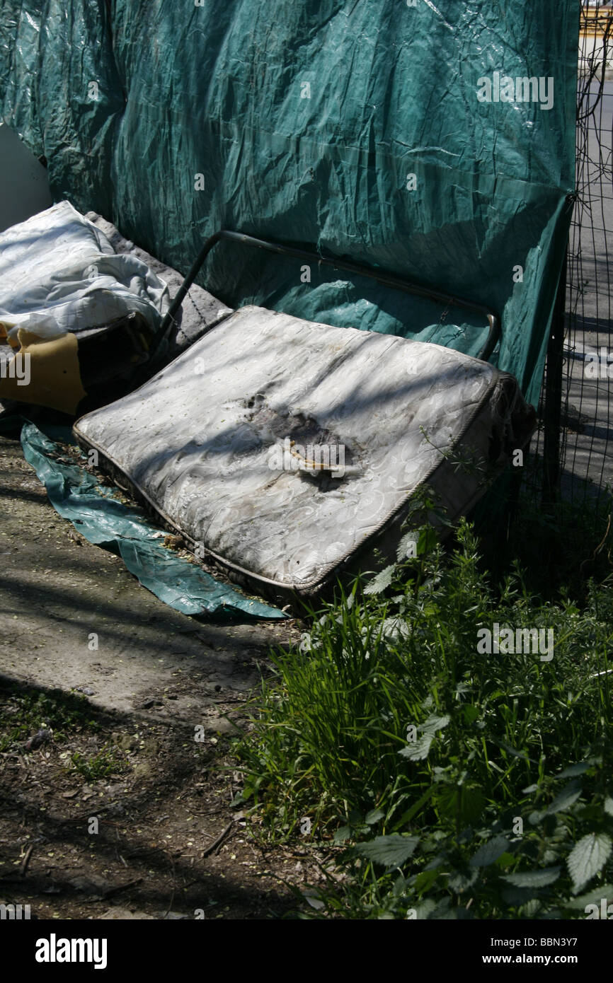 bed of homeless man person in alley in city town Stock Photo - Alamy