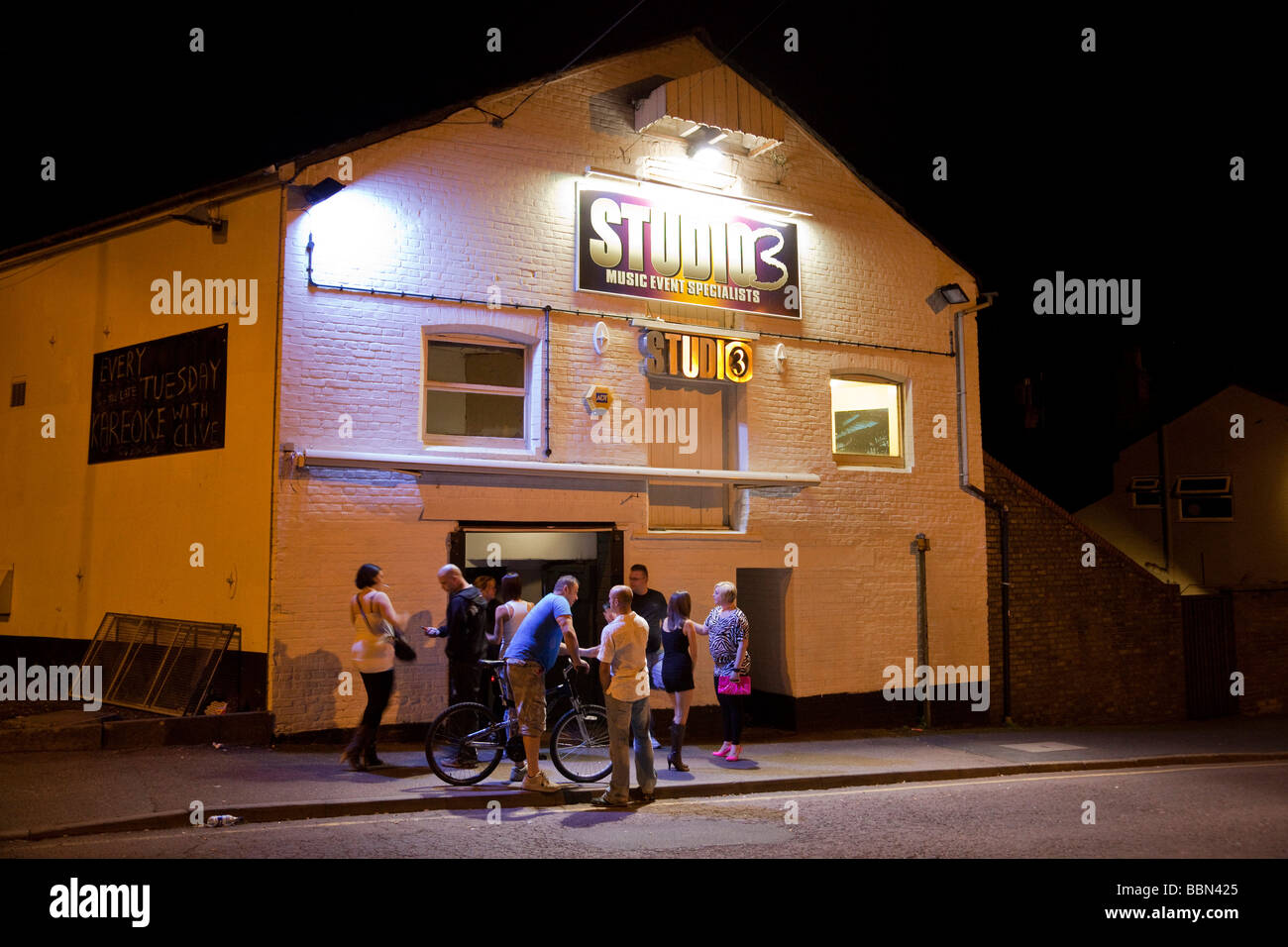 Night club street uk hi-res stock photography and images - Alamy