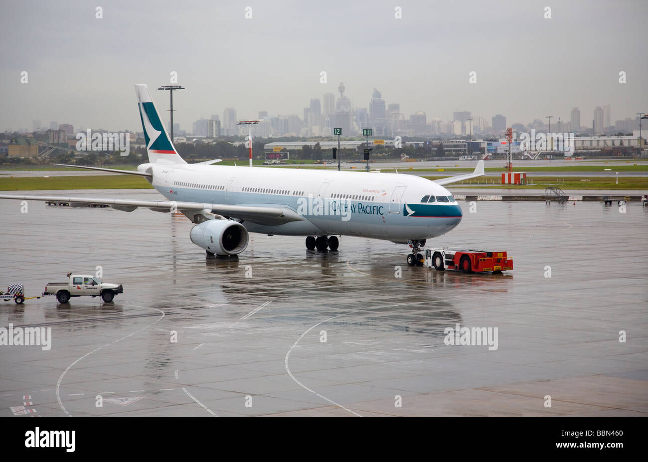 Plane on tarmac at Sydney airport Stock Photo - Alamy