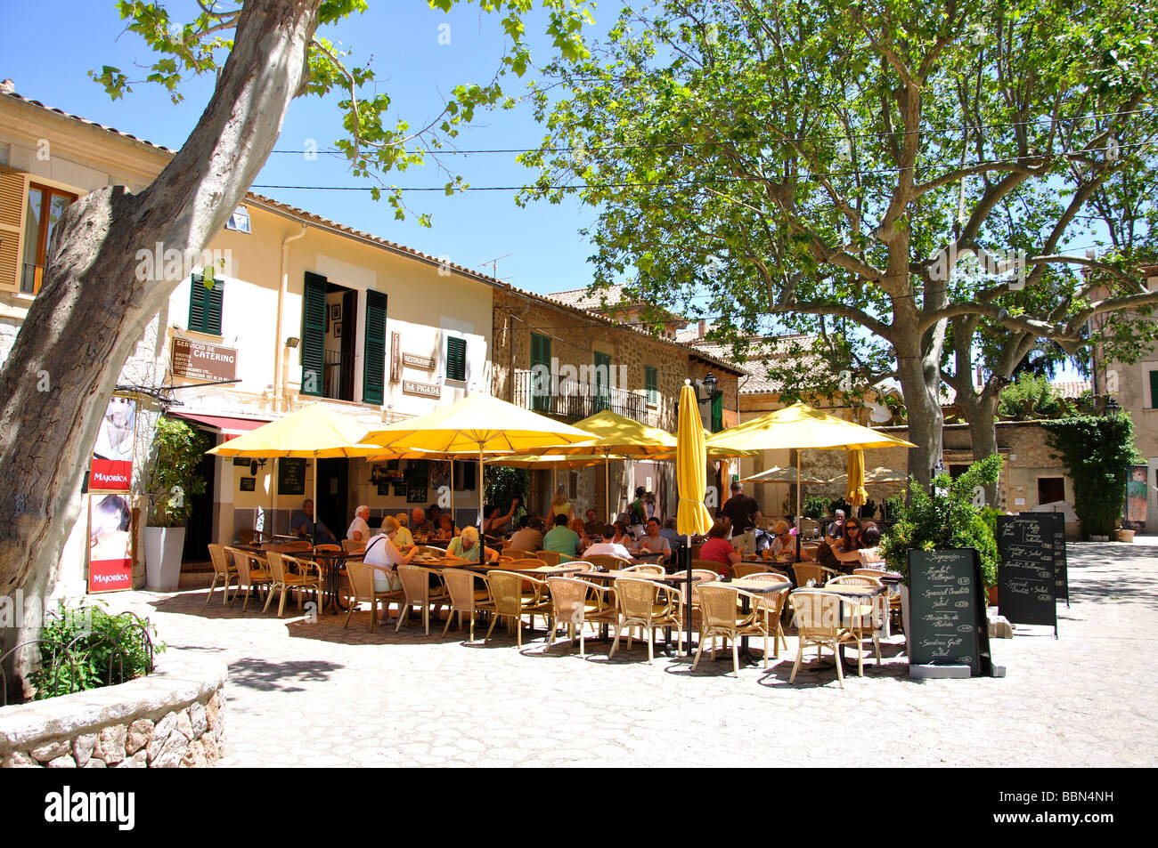 Outdoor cafe, Placa de Cartoixa, Valldemossa Municipality, Mallorca ...