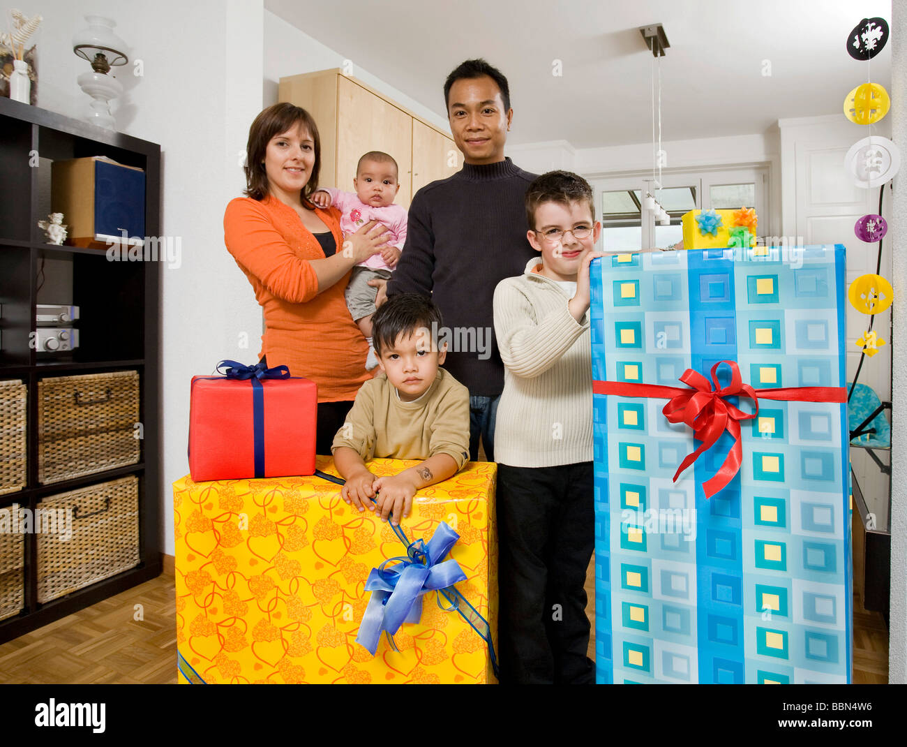Large big family families hi-res stock photography and images - Alamy