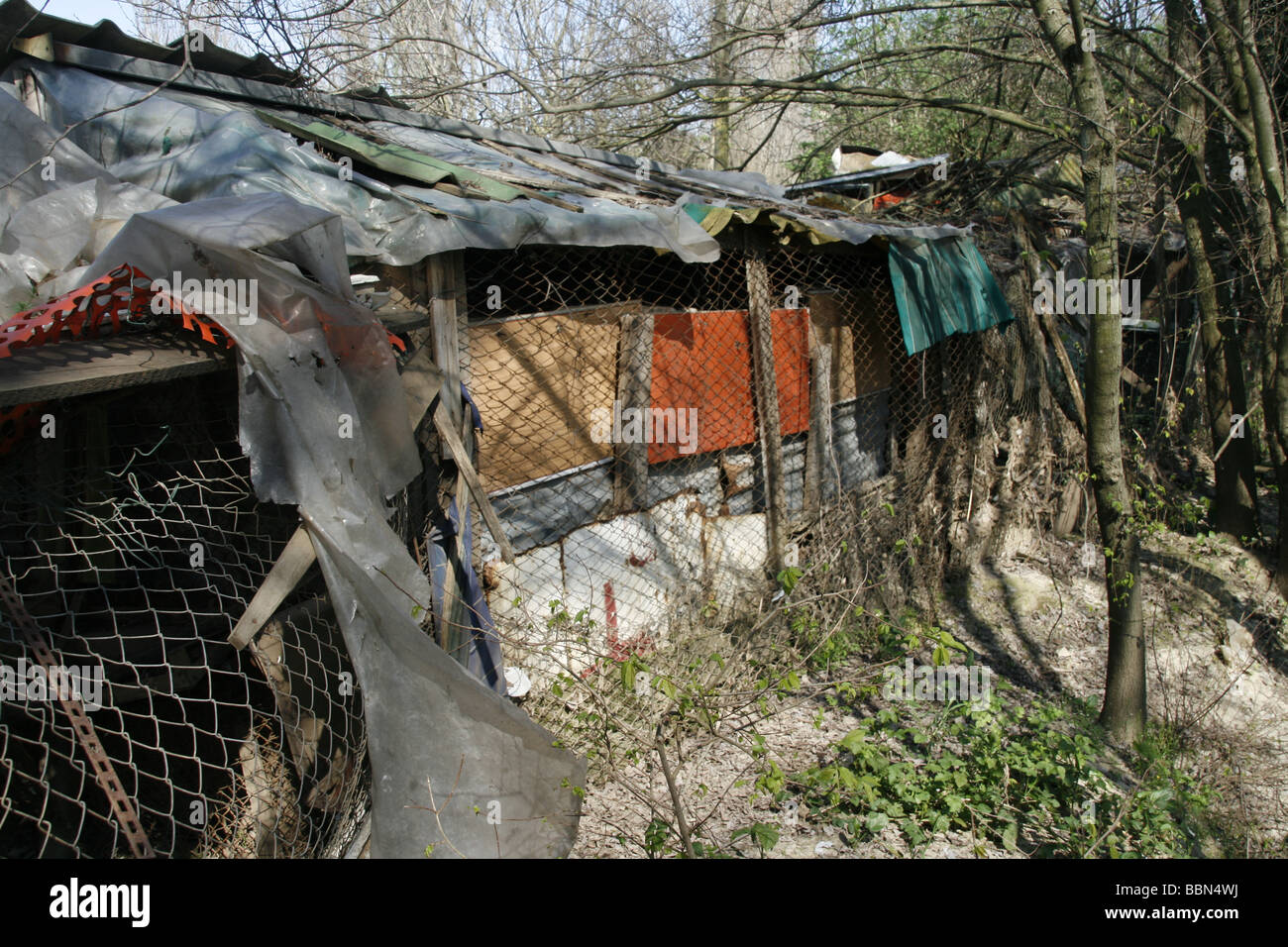 Makeshift ramshackle hi-res stock photography and images - Alamy