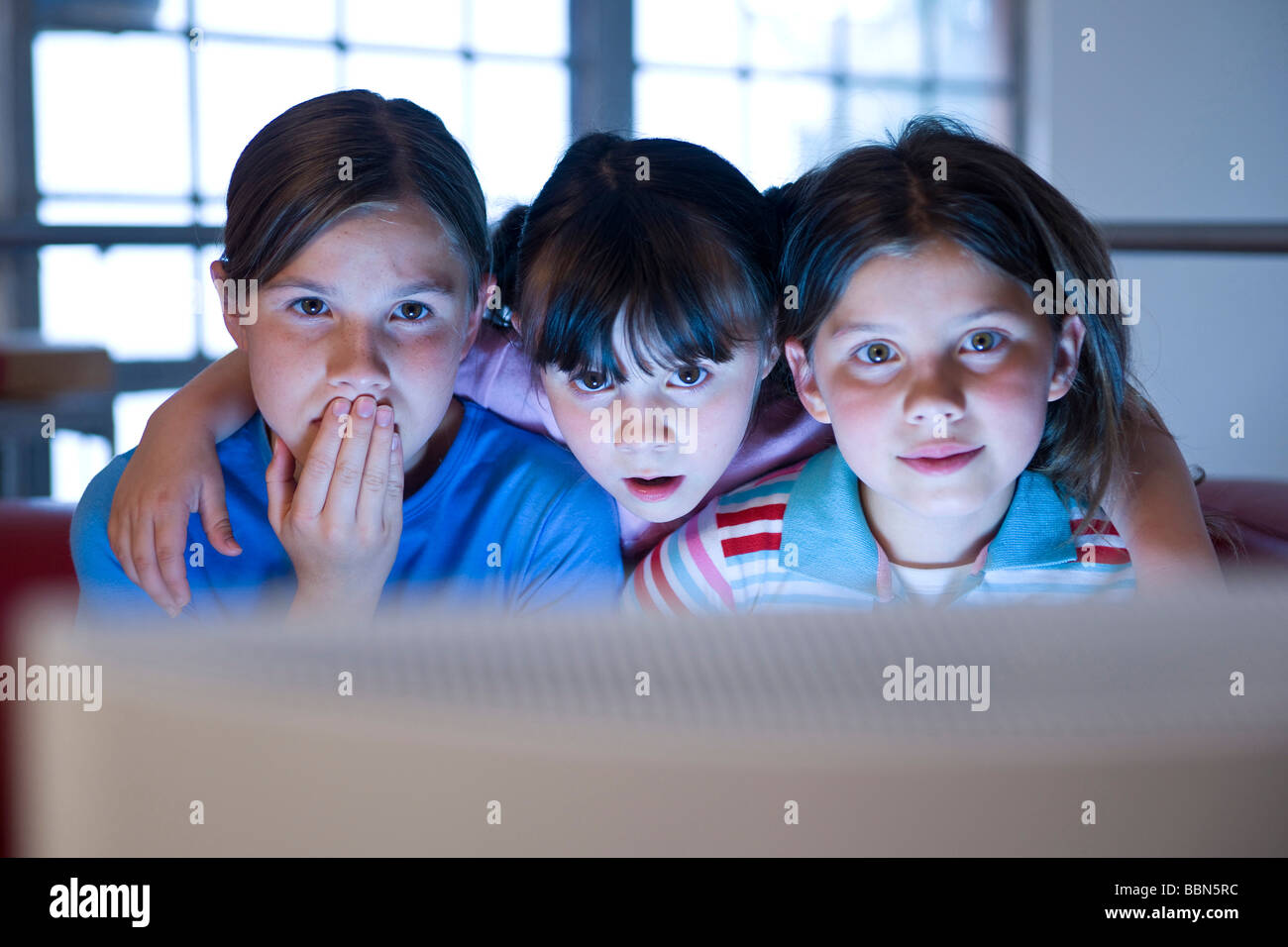 Scared surprise fright shocked startled hi-res stock photography and ...