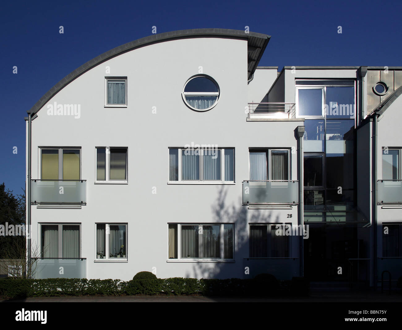Modern house roof hi-res stock photography and images - Alamy