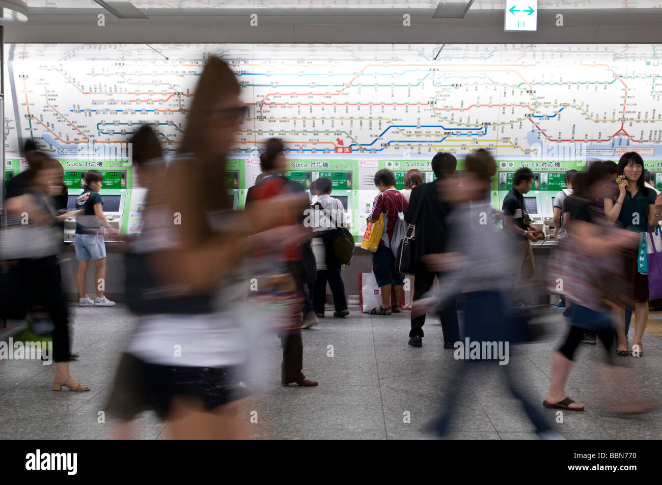 Yokohama station rush hour Stock Photo - Alamy