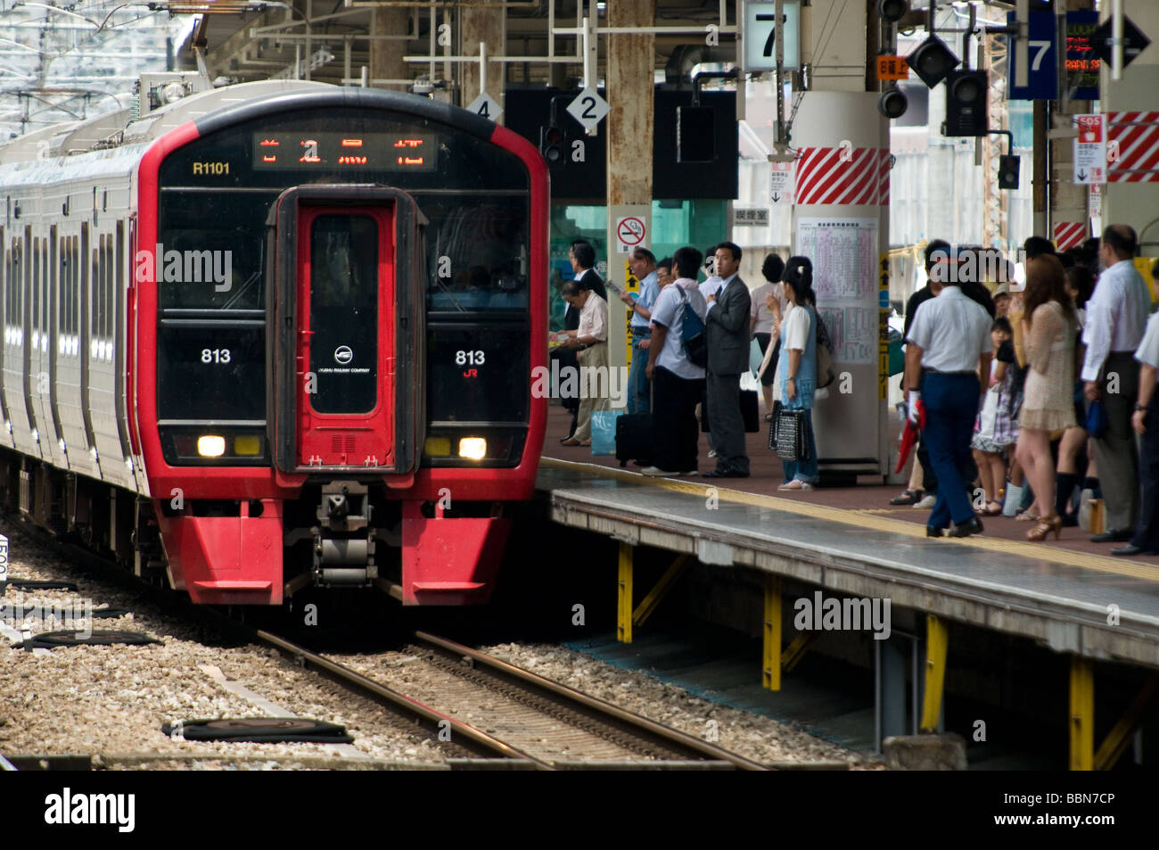 Rush hour train platform japan hi-res stock photography and images - Alamy