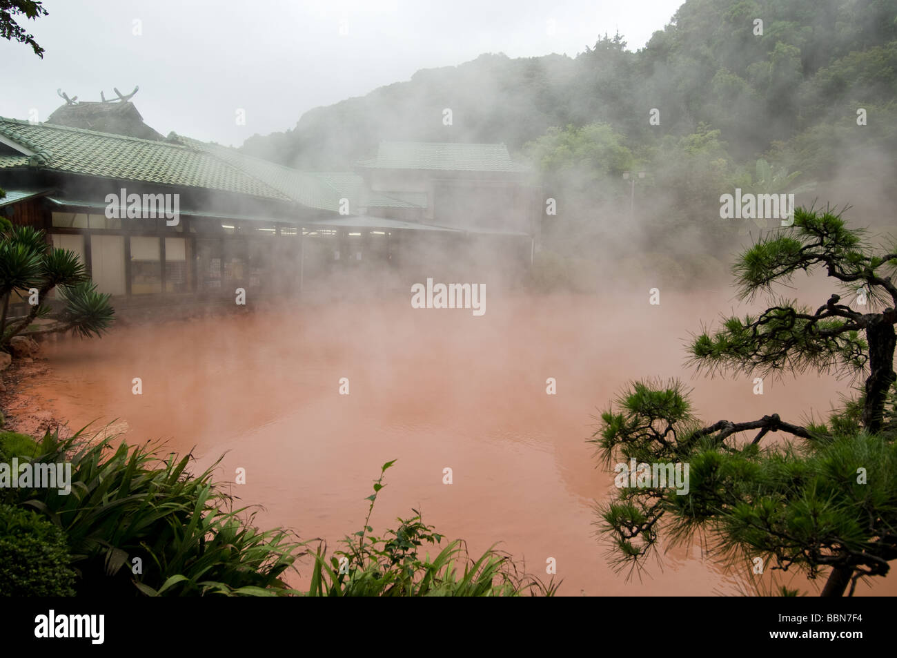Chinoike Jigoku (Blood Pool Hell) Pool, Beppu, Japan Stock Photo - Alamy
