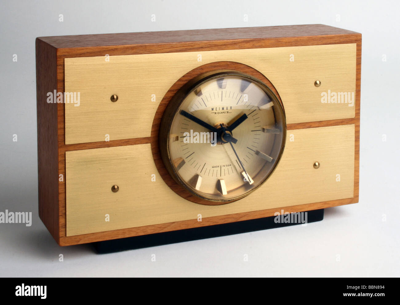 clocks, quartz table clock Kal. 62, made by VEB Uhrenwerk Weimar ...