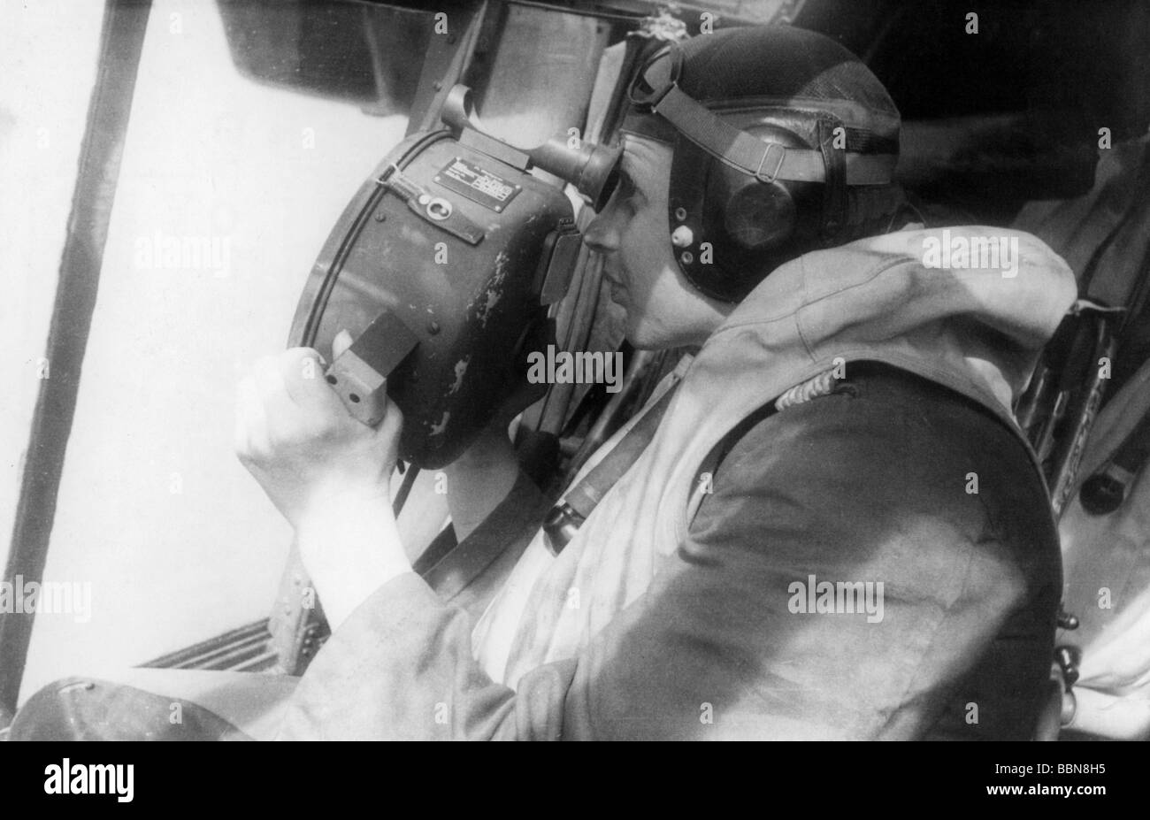 Wwii radio operator hi-res stock photography and images - Alamy