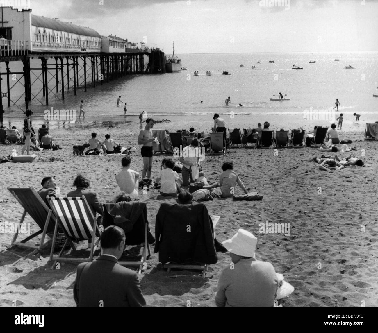 Beach 1960s britain Black and White Stock Photos & Images - Alamy