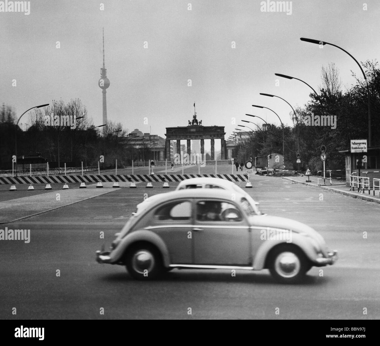 geography / travel, Germany, Berlin, wall, Brandenburg Gate, circa 1965 ...