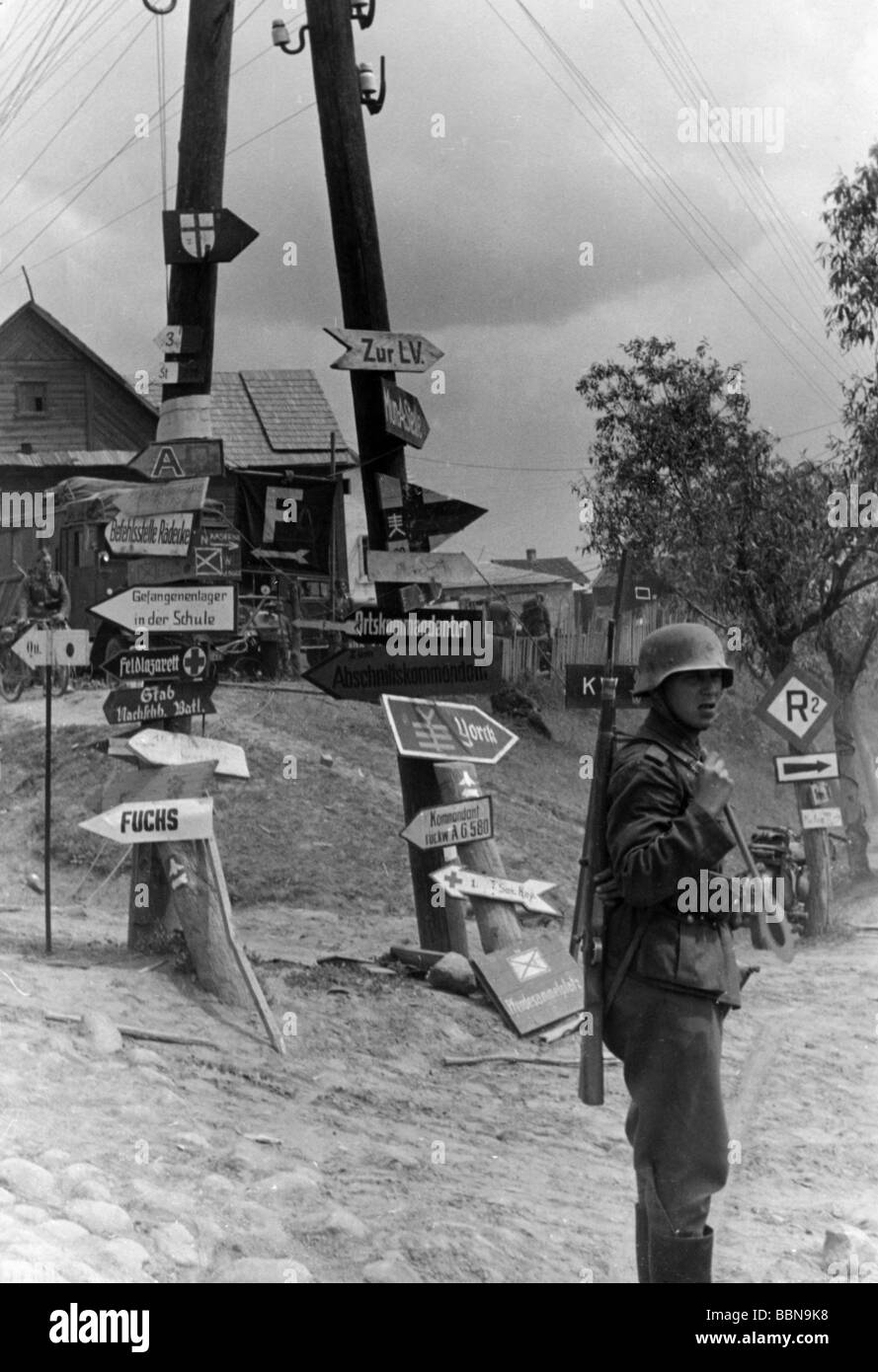 events, Second World War / WWII, Russia 1941, direction signs on the ...