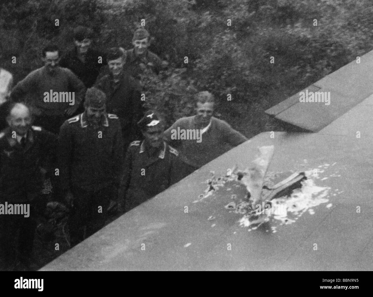 events, Second World War / WWII, aerial warfare, aircraft, crashed ...