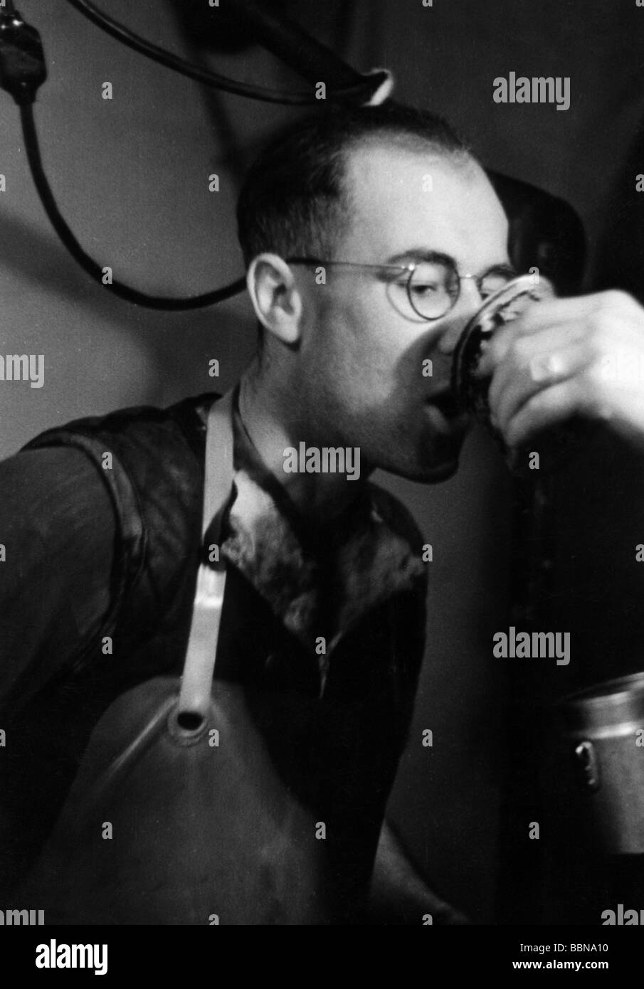 events, Second World War / WWII, medical service, Wehrmacht surgeon ...