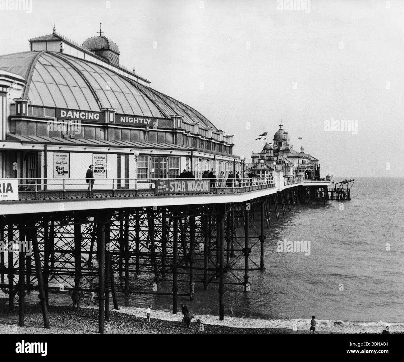 geography / travel, Great Britain, cities, Eastbourne, beaches, pier ...