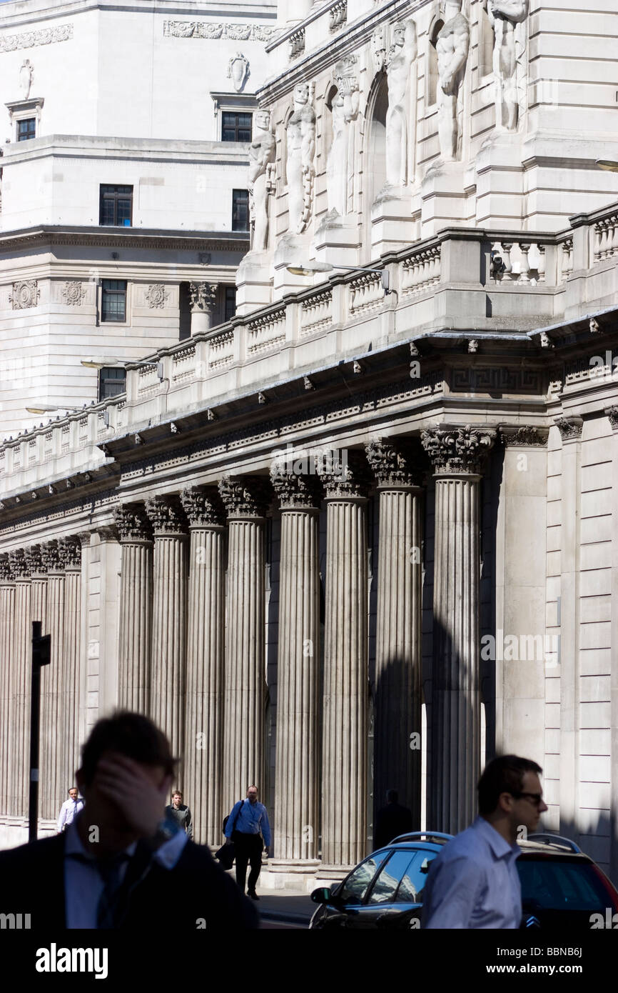 Threadneedle street london pedestrians hi-res stock photography and ...