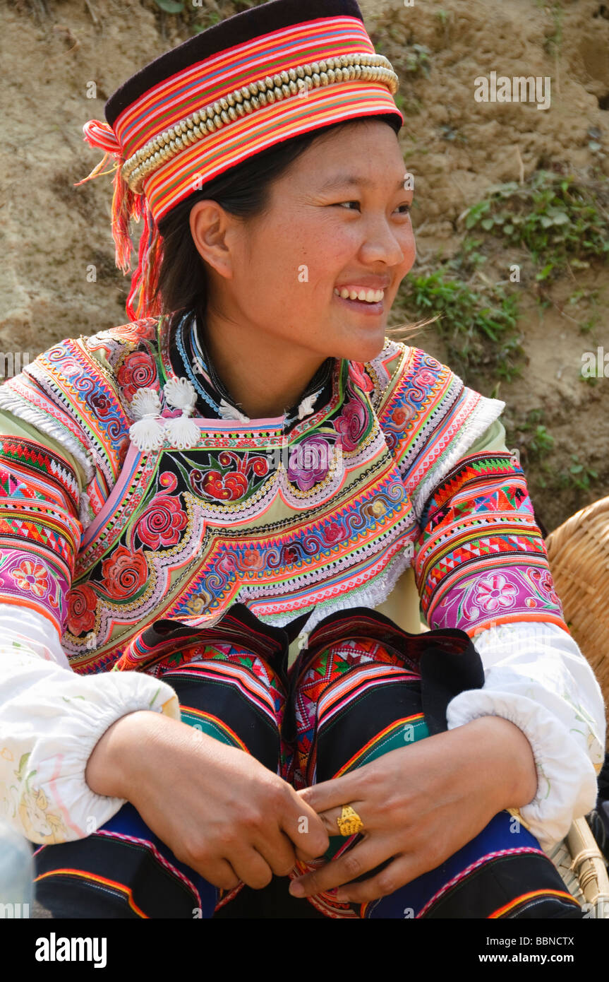 Yi tribe hi-res stock photography and images - Alamy