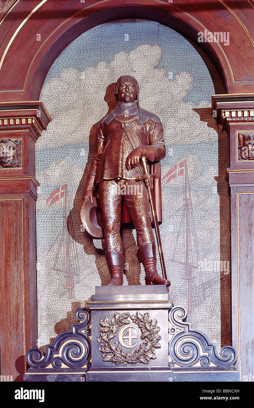 Christian iv denmark statue hi-res stock photography and images - Alamy