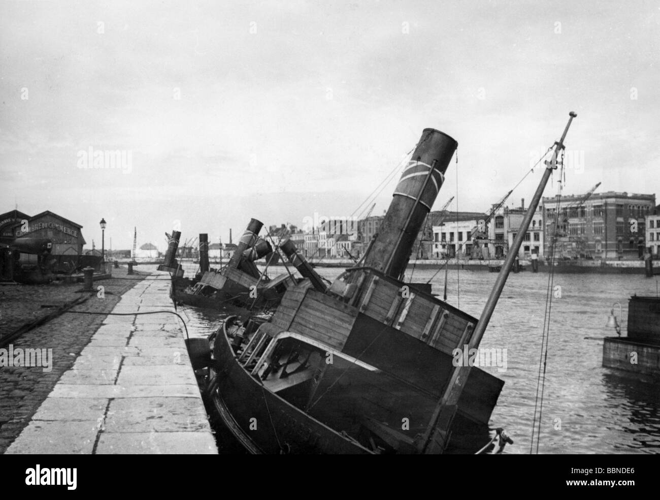 Battle of dunkirk boats Black and White Stock Photos & Images - Alamy