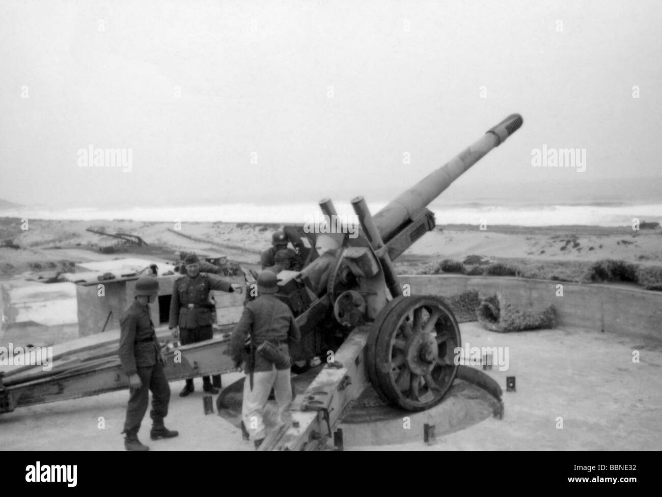 events, Second World War / WWII, France, Atlantic Wall, German gun ...