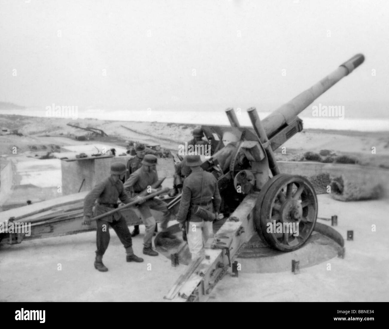 events, Second World War / WWII, France, Atlantic Wall, German gun ...